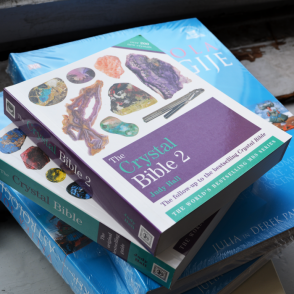 KNJIGA The Crystal Bible 2